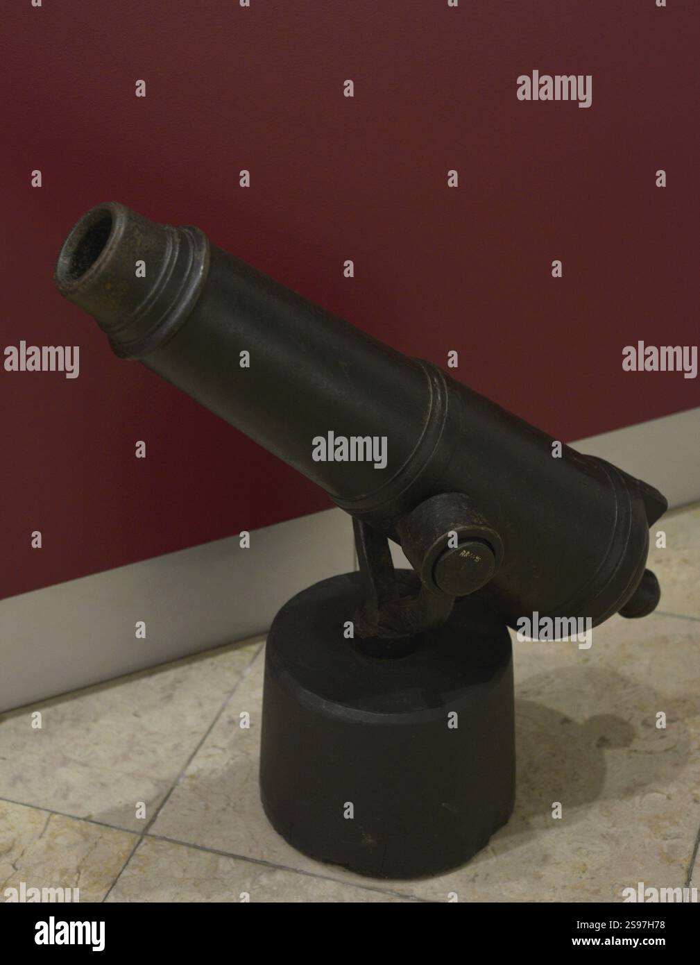 Short range naval gun hi-res stock photography and images - Alamy