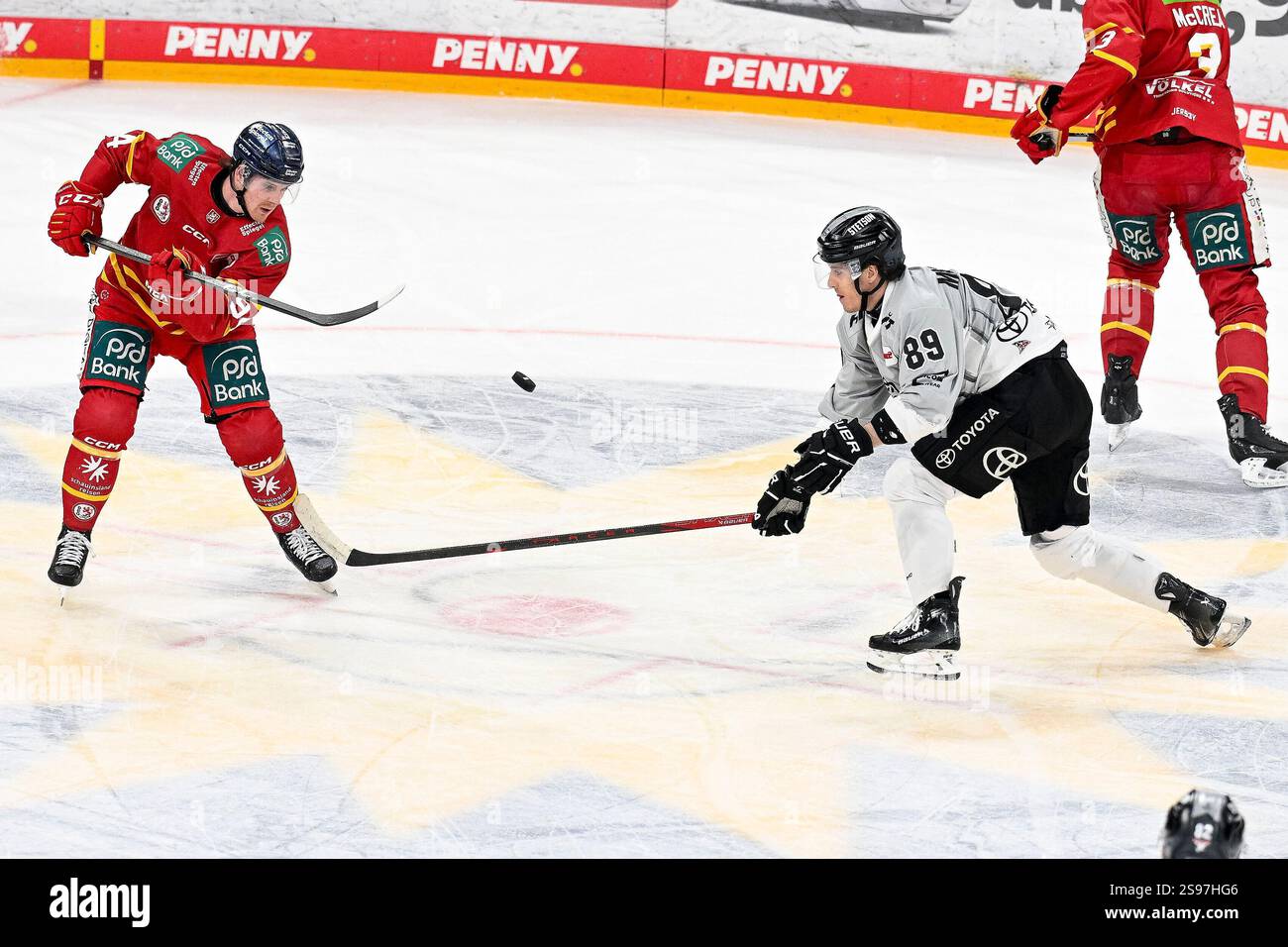 Eishockey DEL - 24/25 - 39.. Spieltag: Düsseldorfer EG vs Kölner Haie ...