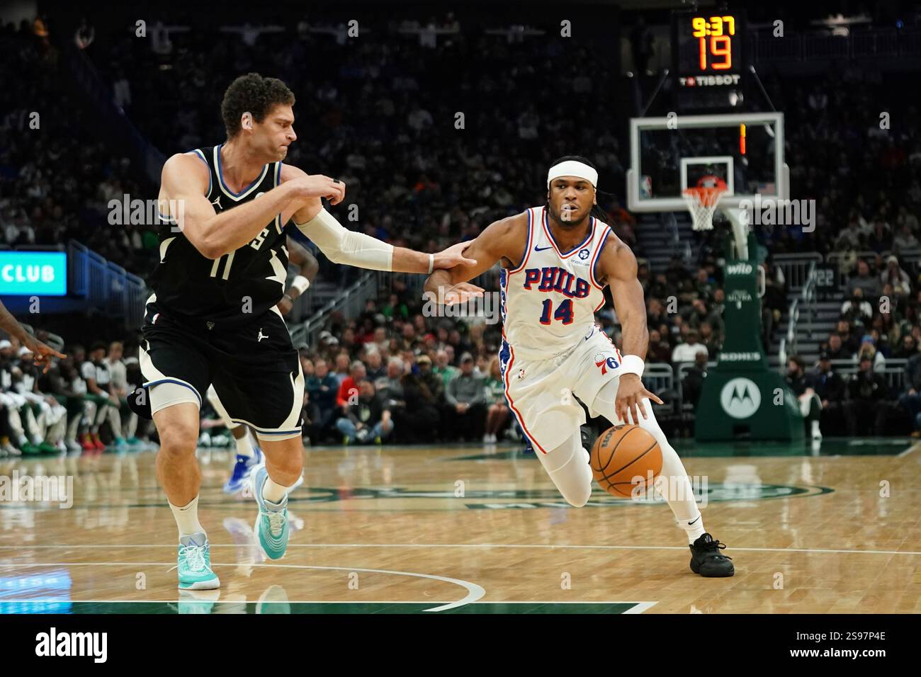 Philadelphia 76ers' Ricky Council IV drives to the basket against ...