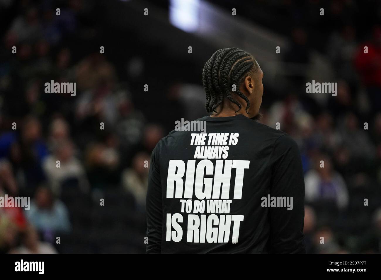 Philadelphia 76ers' Tyrese Maxey warms up while wearing a shirt ...