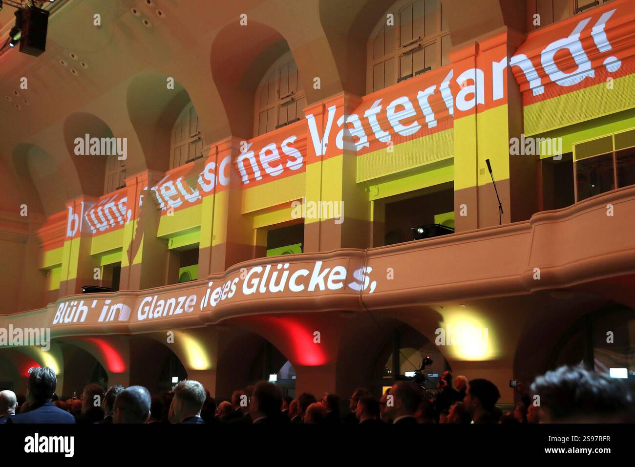 Illumination mit Textzeile aus deutscher National-Hymne. Bl?h im Glanze dieses Gl?ckes, bl?he ...