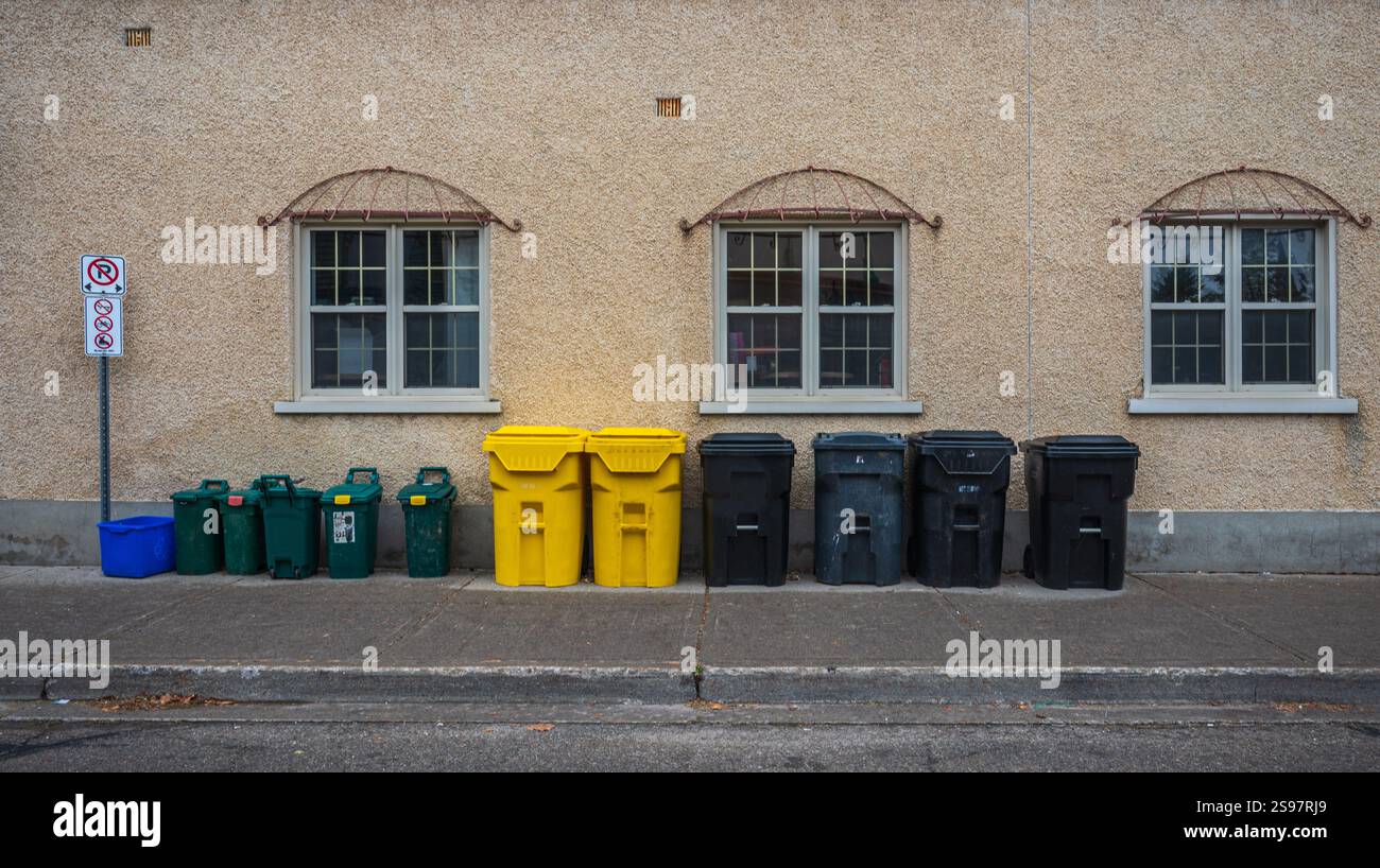 Garbage curb recycling hi-res stock photography and images - Alamy