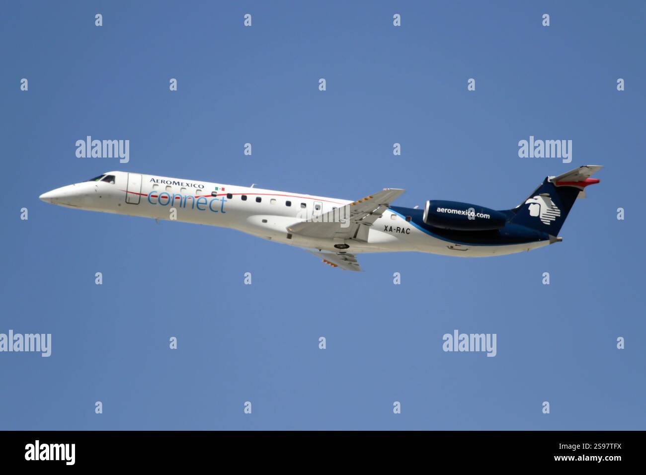 August 30, 2015, Los Angeles, United States: An Aeromexico Connect ...