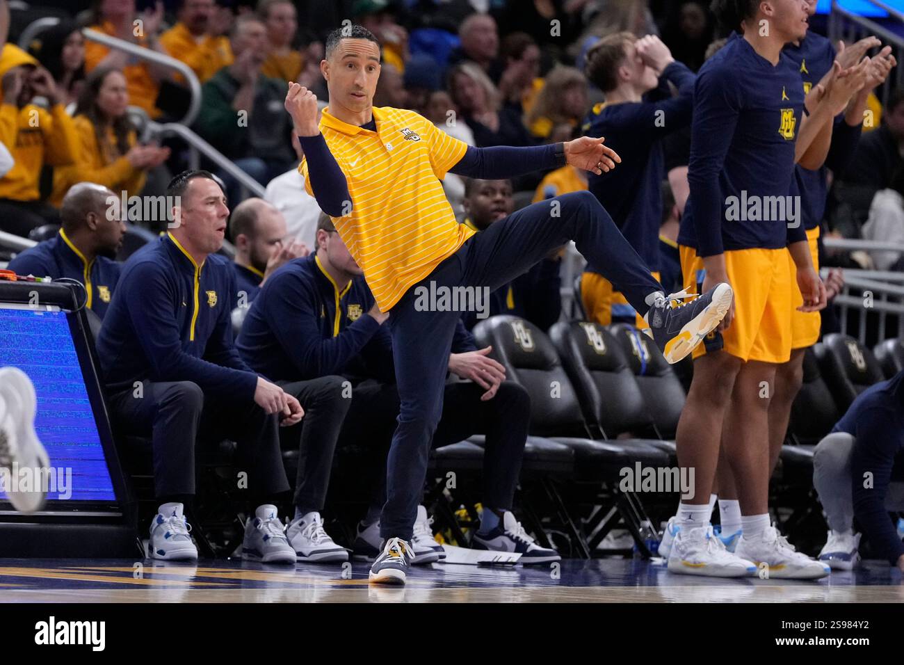 Marquette head coach Shaka Smart reacts during the second half of an ...