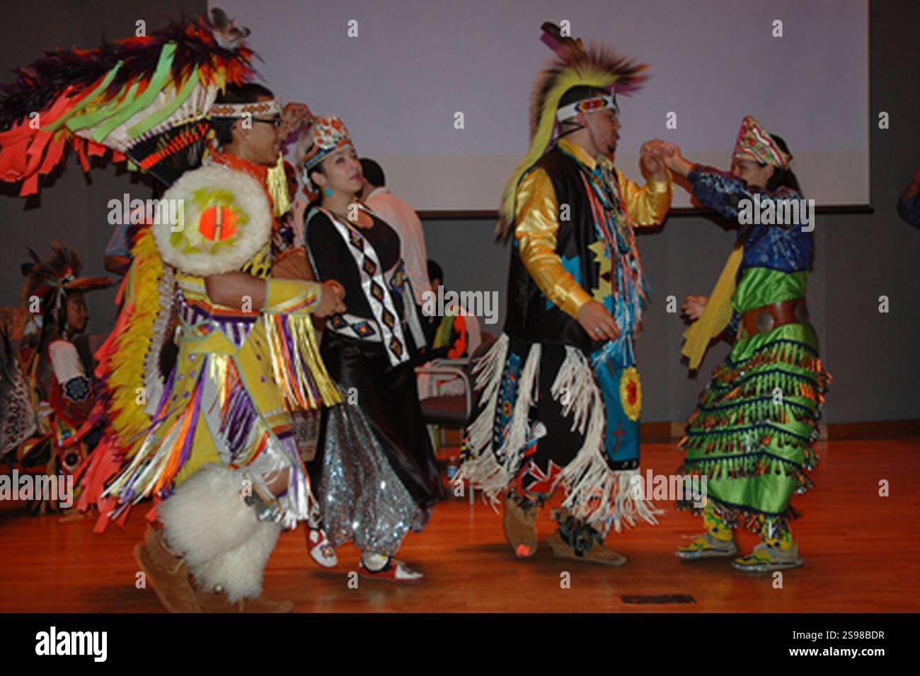 Haliwa Saponi dancers Stock Photo - Alamy