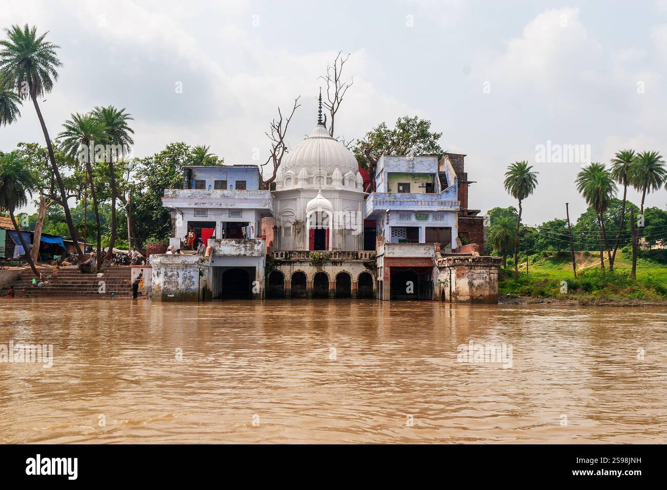 09 26 2005 Vintage Old Structure at patthar Ghat or Massacre Ghat on ...