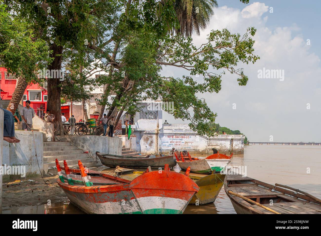 09 26 2005 Vintage Old Structure at patthar Ghat or Massacre Ghat on ...