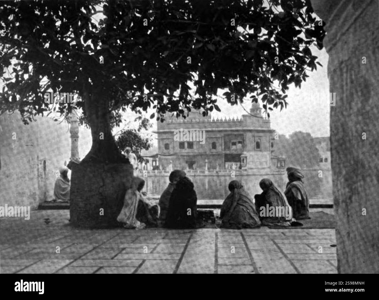 Harmandir Sahib Bir Tree 1906- pg 123 - India under royal eyes- Henry ...