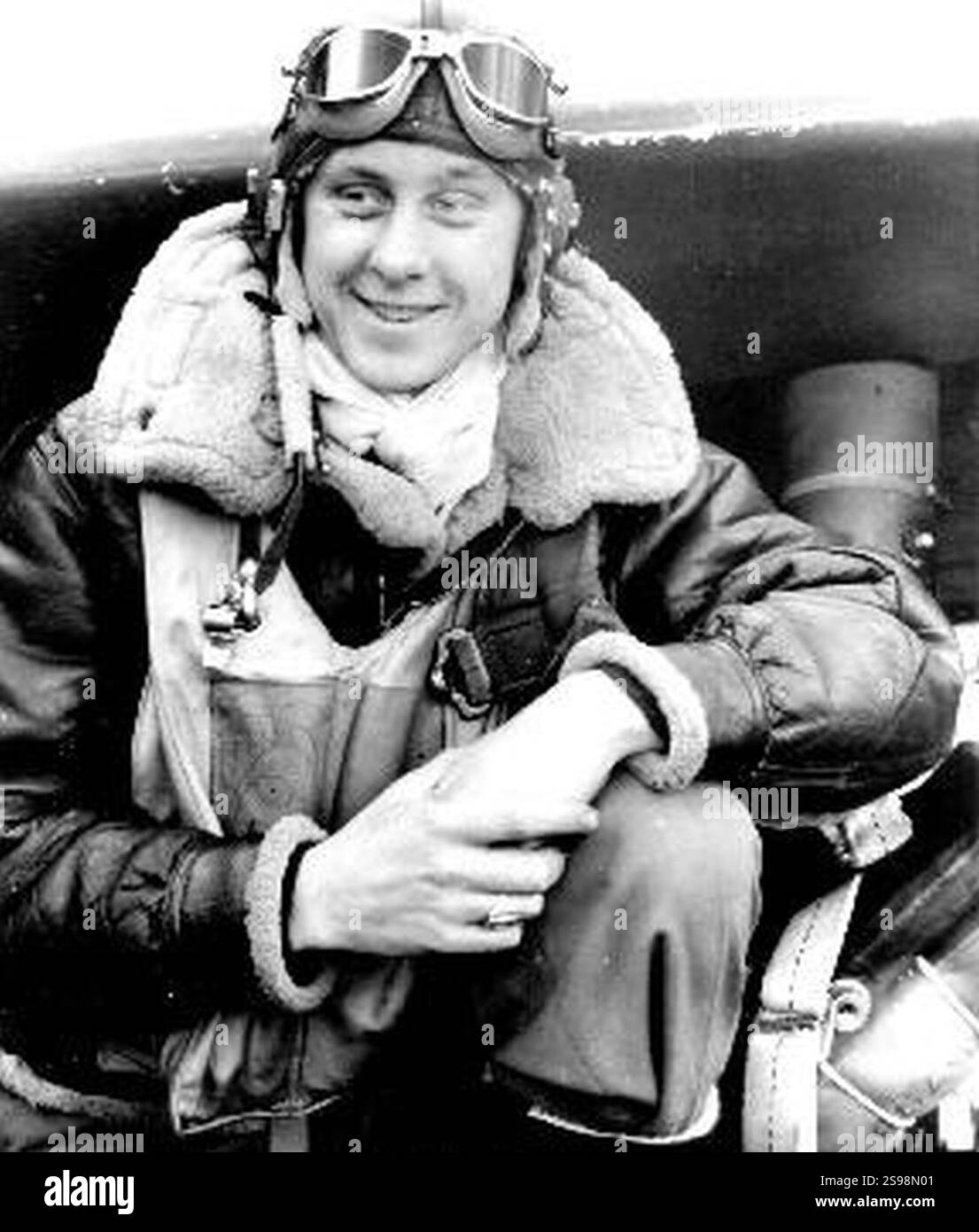 Harold E. Comstock in front of his P-47 Stock Photo - Alamy