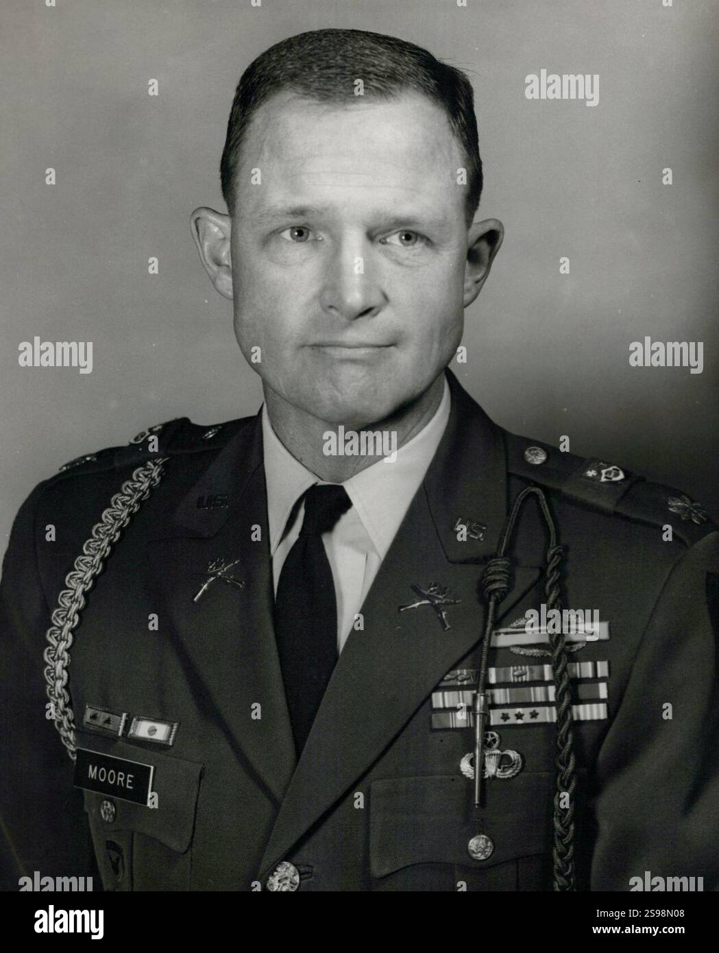 Harold G. Moore Jr. Battalion Command Official Photo Stock Photo - Alamy