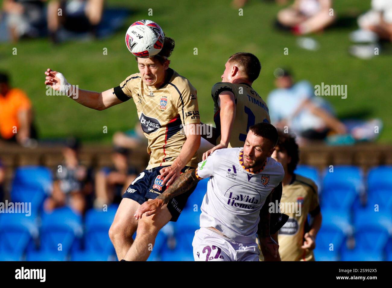 Lachlan Bayliss of The Jets competes to head the ball with Adam Taggart ...