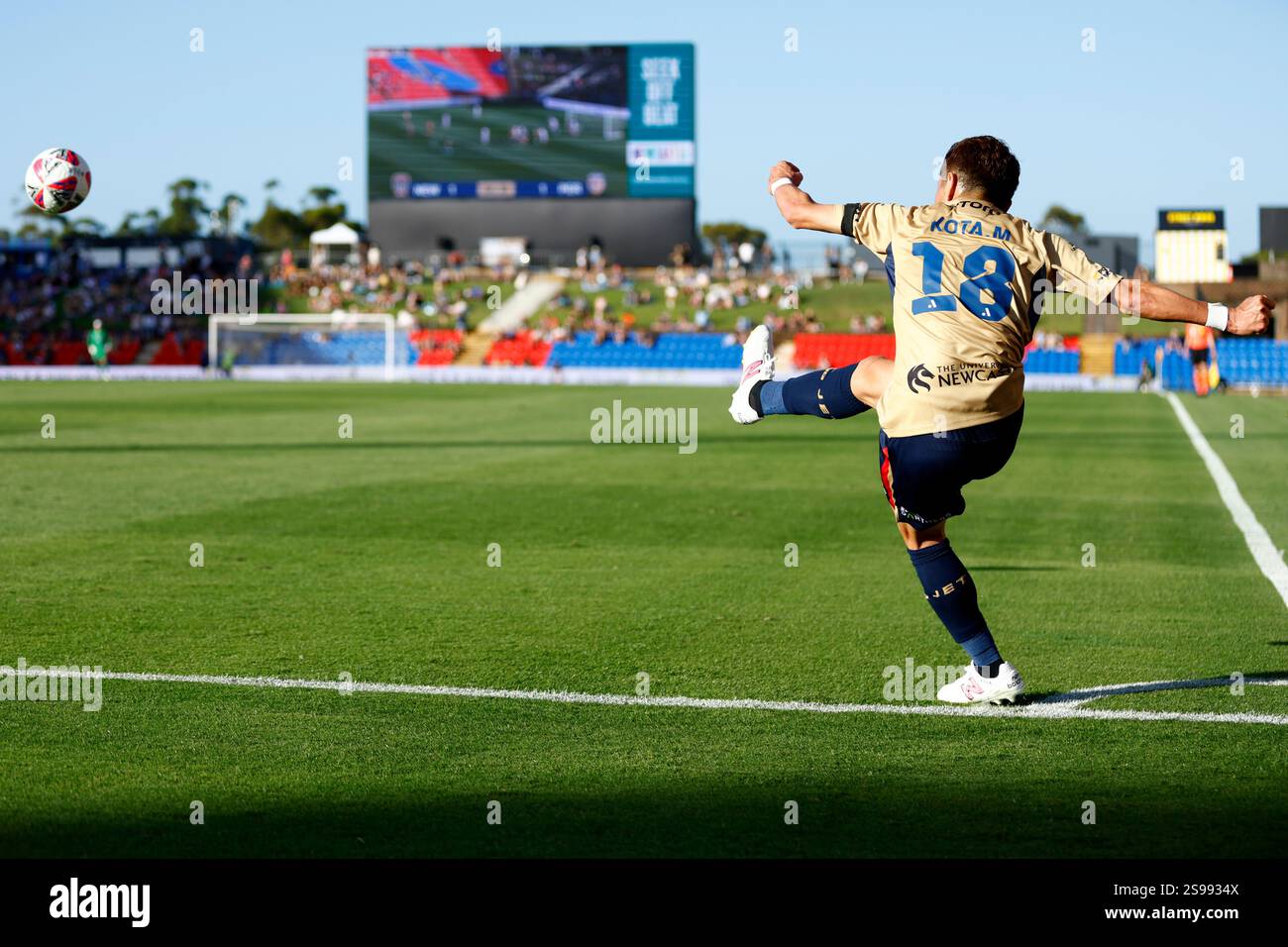 Kota Mizunuma of the Jets takes a corner during the A-League Men Round ...