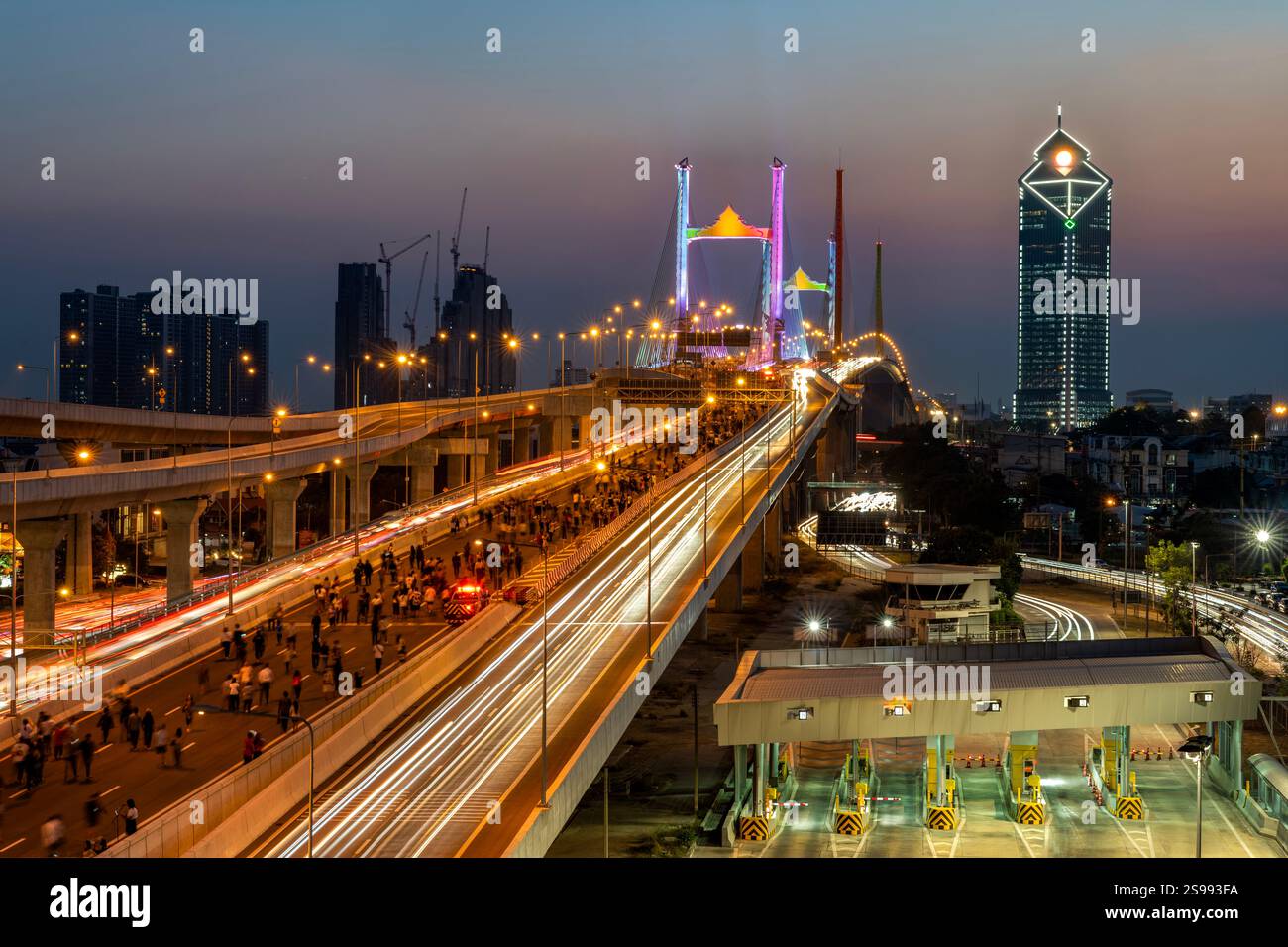 Thotsamarachan Bridge (Rama IX Bridge) crossing Chao phraya river ...