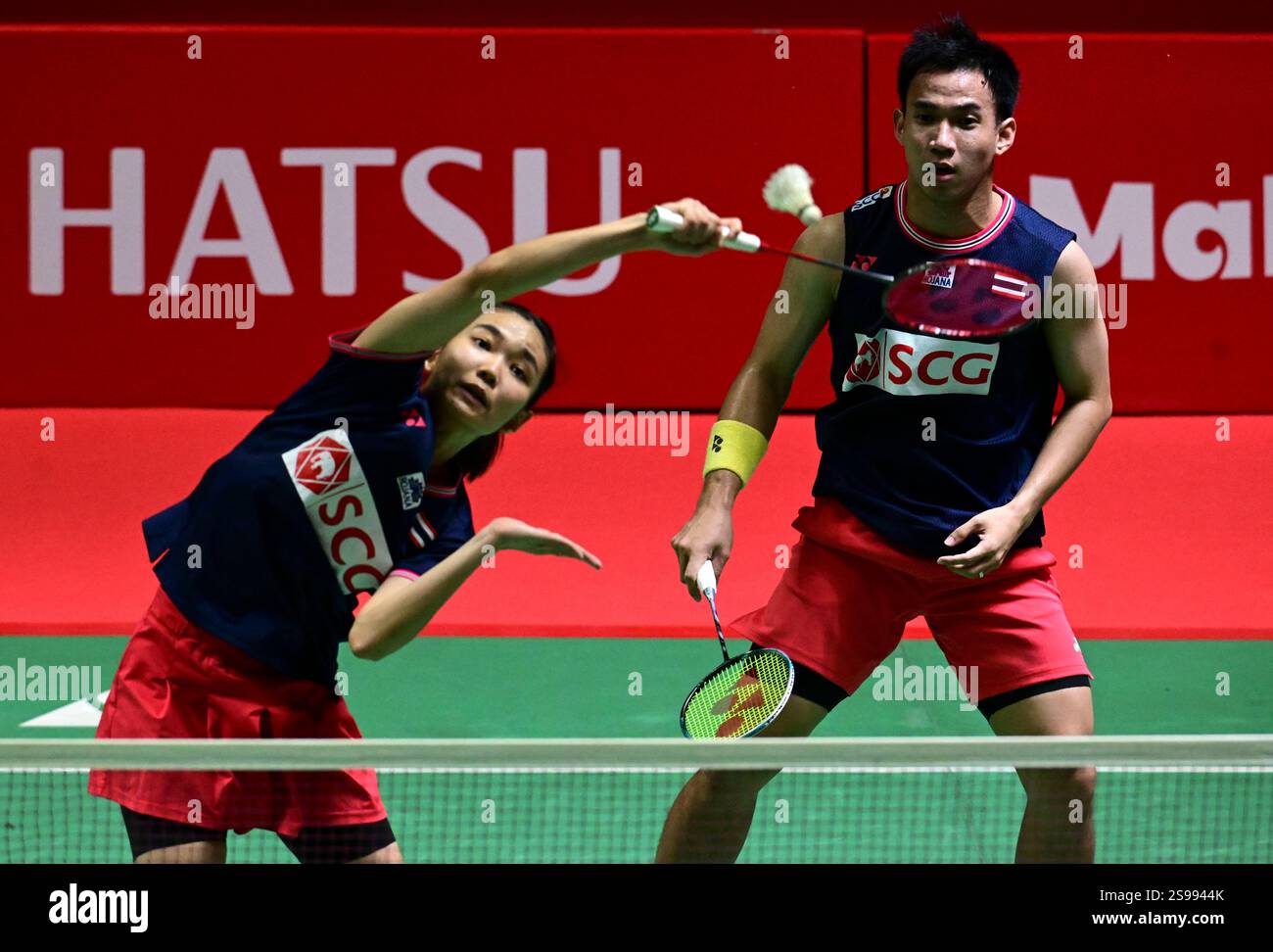 (250125) -- JAKARTA, Jan. 25, 2025 (Xinhua) -- Dechapol Puavaranukroh/Supissara Paewsampran(L ...