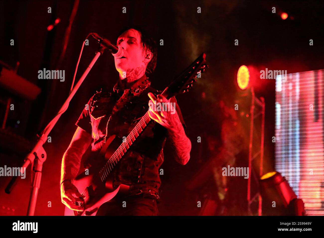 Ricky Horror Olson von der Band Motionless in White bei einem Konzert ...