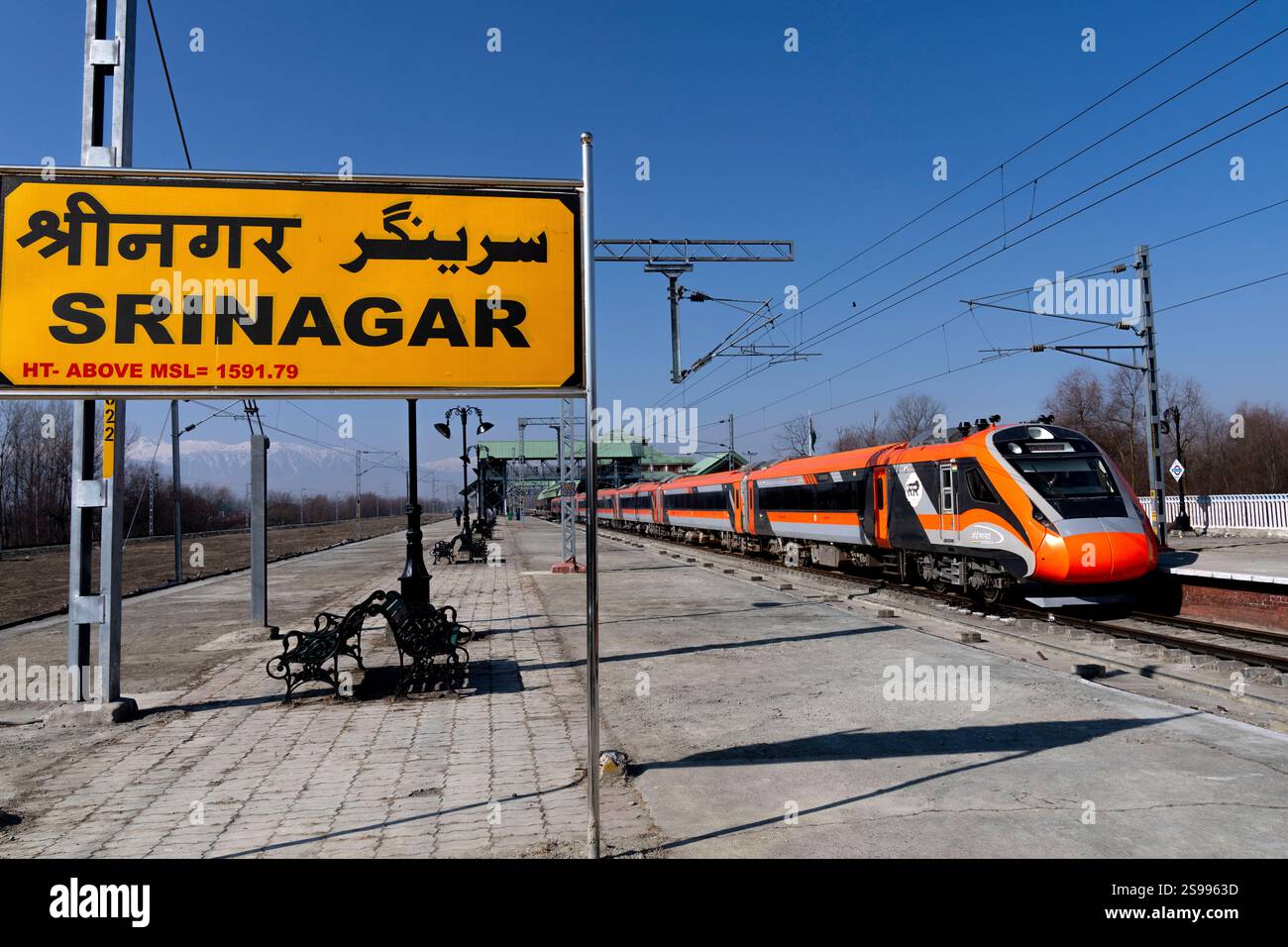 The Vande Bharat Express train arrives at Srinagar railway station ...