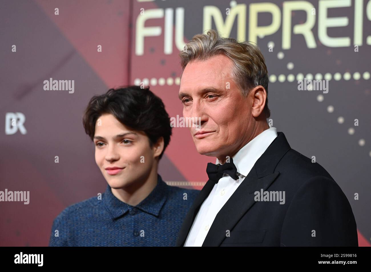 v.re: Oliver Masucci Schauspieler ,Emile CHERIF. Roter Teppich,Red ...
