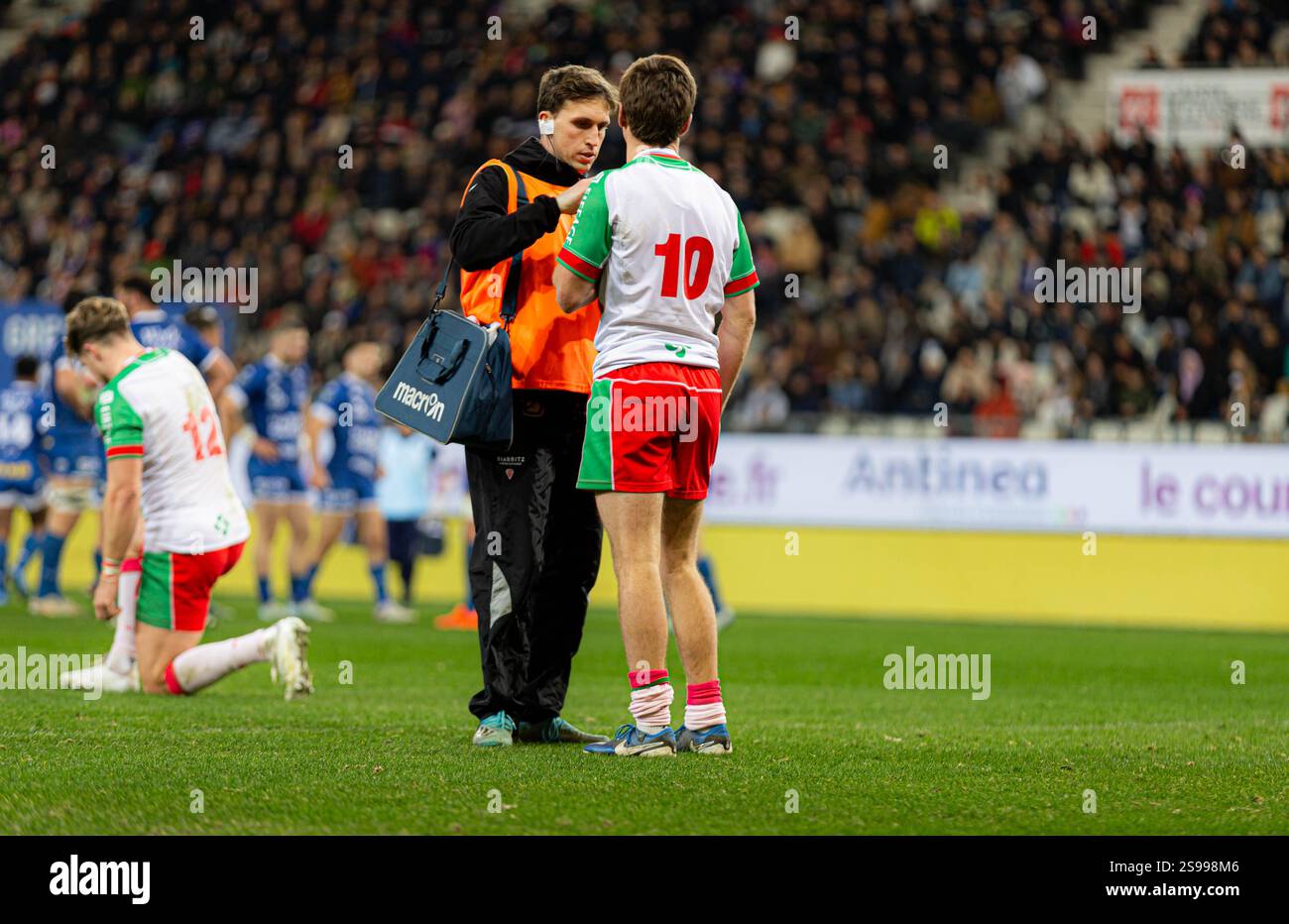 Thomas Dolhagaray (10 Biarritz) in action during 2nd Division French ...
