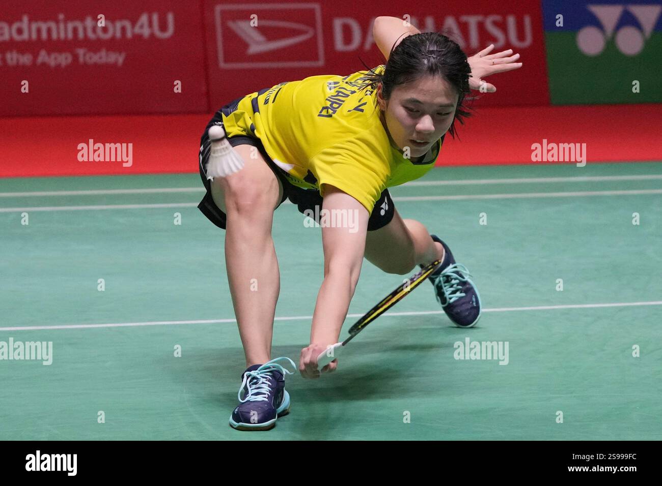 Sung Shuo Yun of Taiwan plays against Ratchanok Intanon of Thailand ...