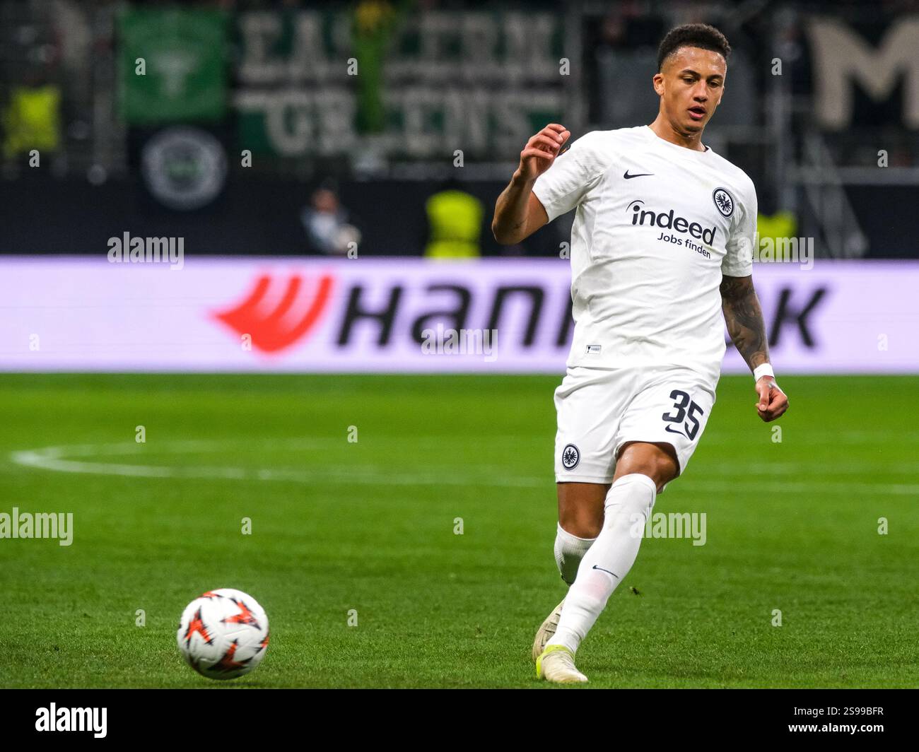 Tuta (Eintracht Frankfurt, #35) am Ball, GER, Eintracht Frankfurt vs. Ferencvaros Budapest ...