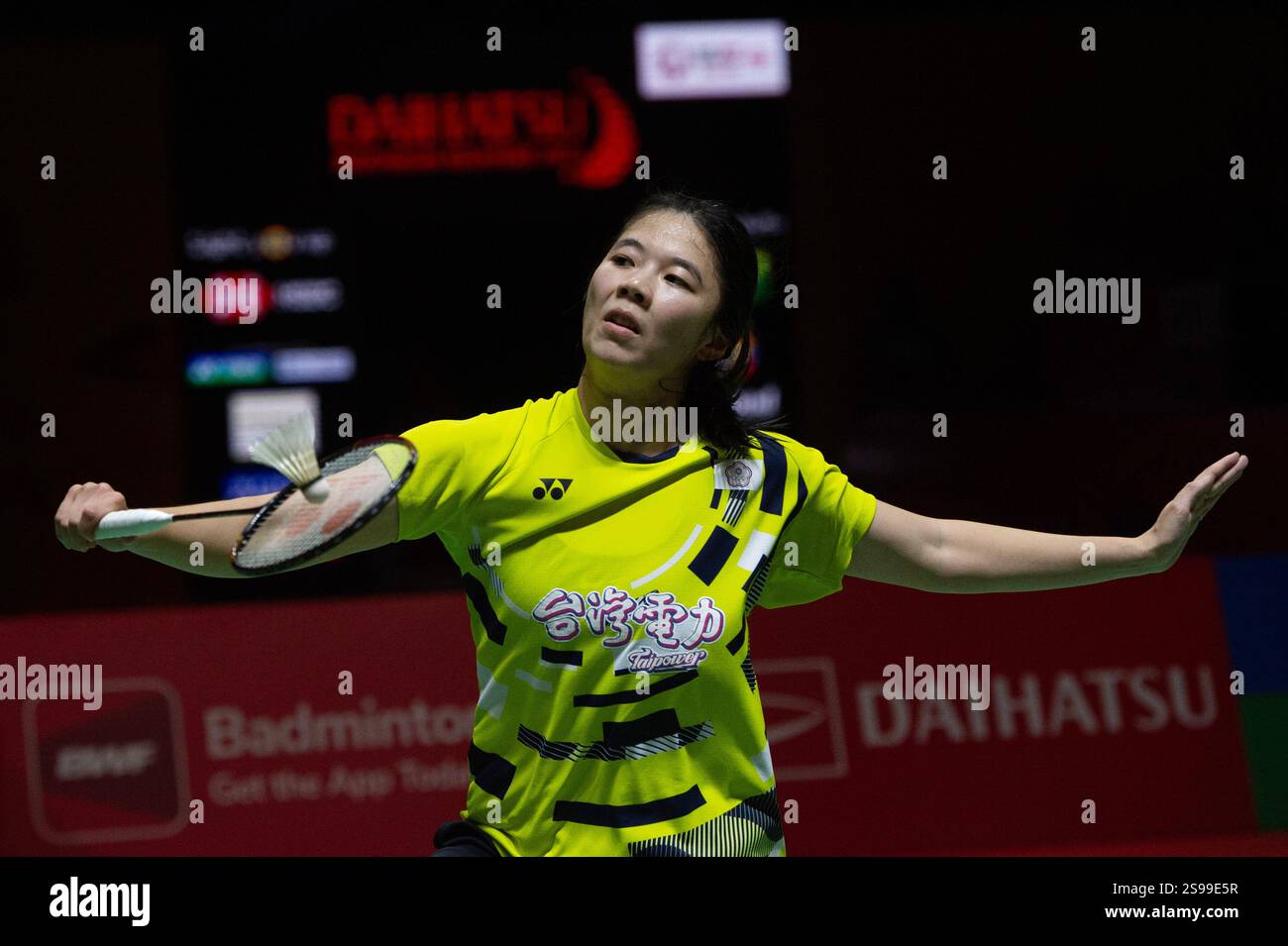 (250125) -- JAKARTA, Jan. 25, 2025 (Xinhua) -- Sung Shuo Yun hits a ...