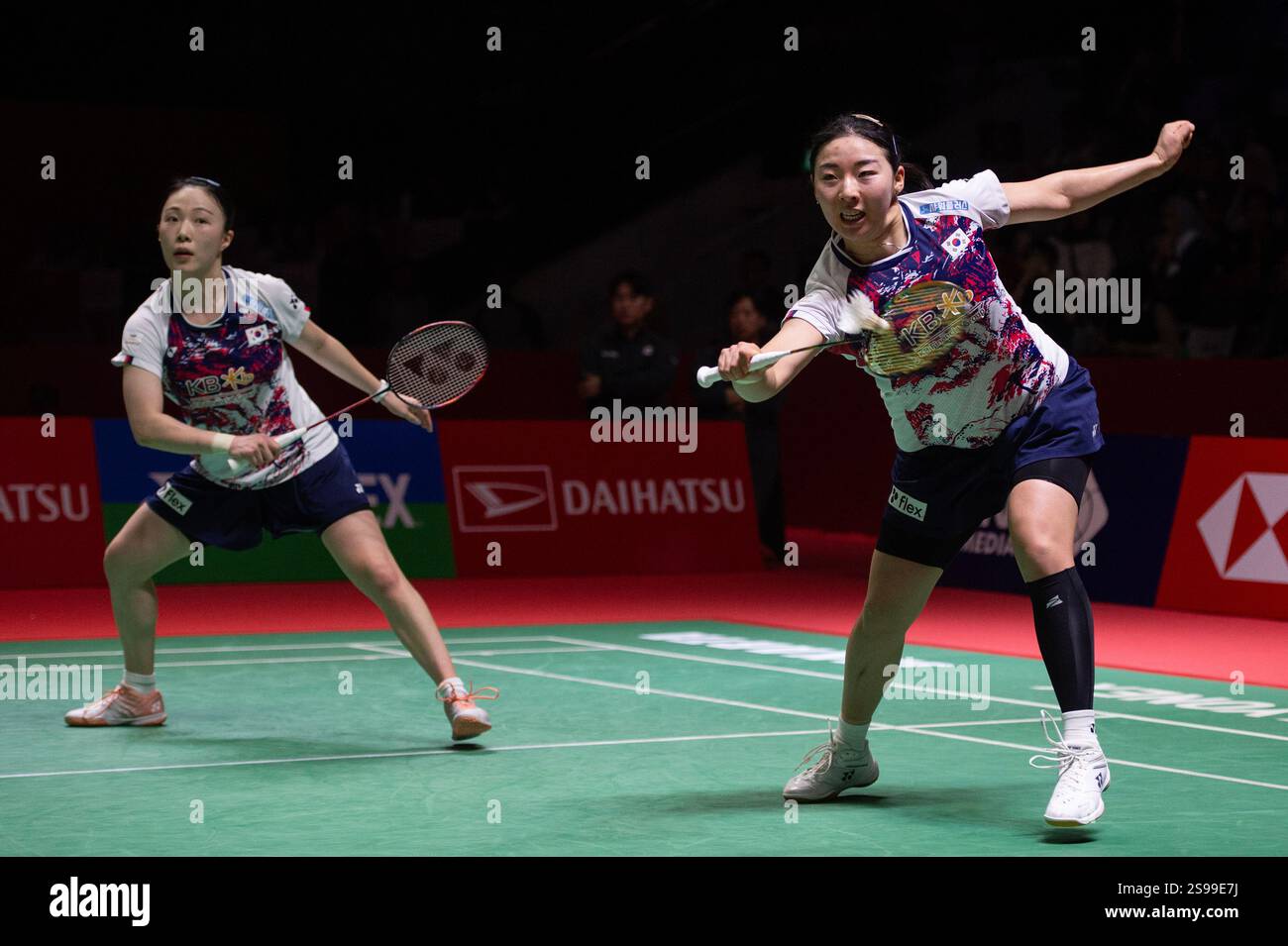 (250125) -- JAKARTA, Jan. 25, 2025 (Xinhua) -- Kim Hye Jeong/Kong Hee Yong (R) compete during ...