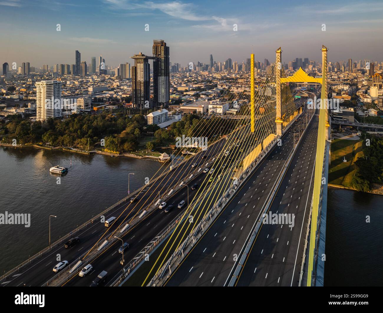 Thotsamarachan Bridge (Rama IX Bridge) crossing Chao phraya river ...