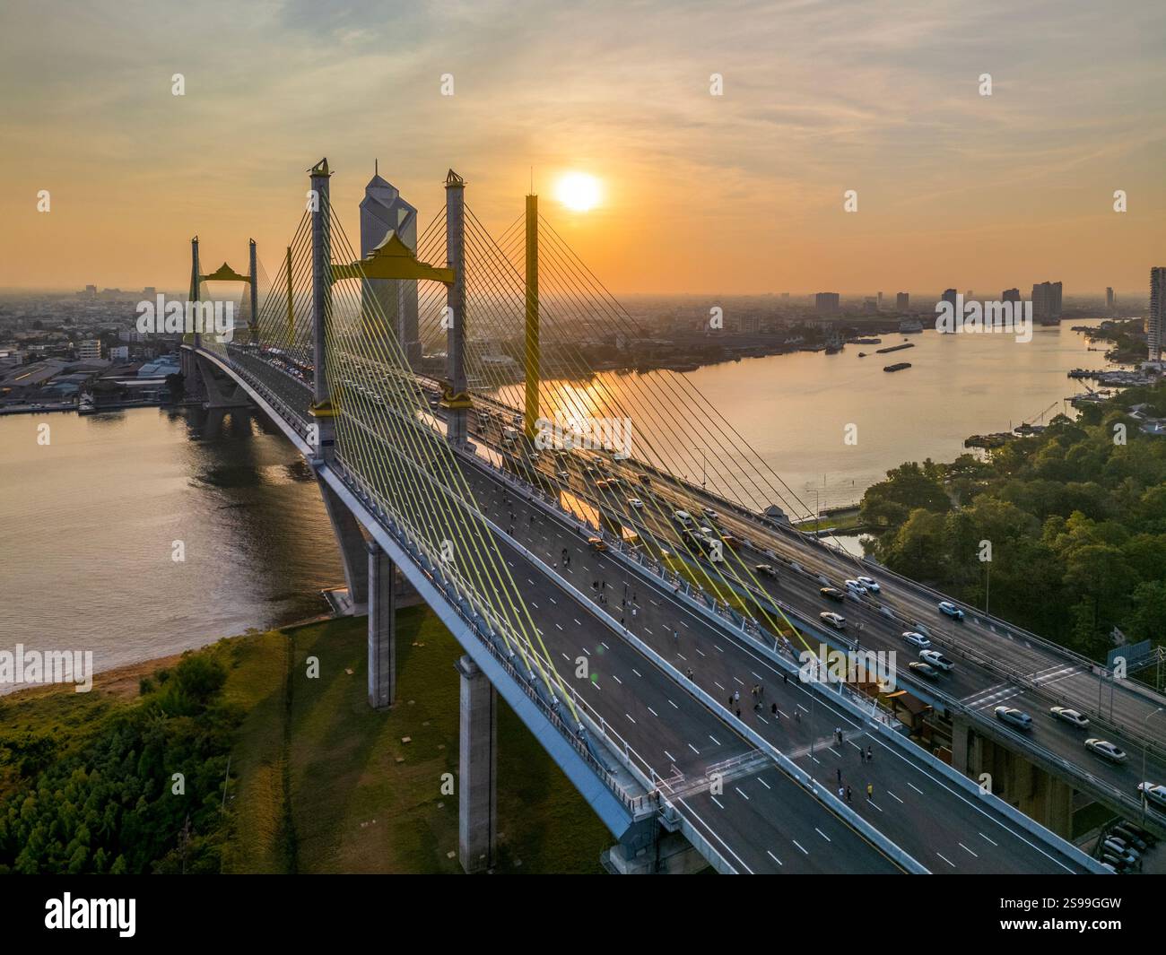 Thotsamarachan Bridge (Rama IX Bridge) crossing Chao phraya river ...