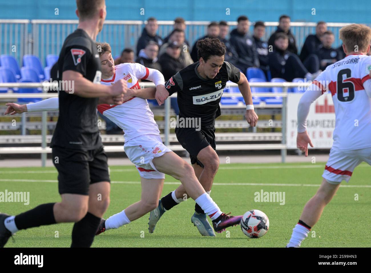 Ammey Moutassime (TSG Balingen, #18) im Zweikampf mit Yanik Spalt (VfB Stuttgart U19, #3) TSG ...
