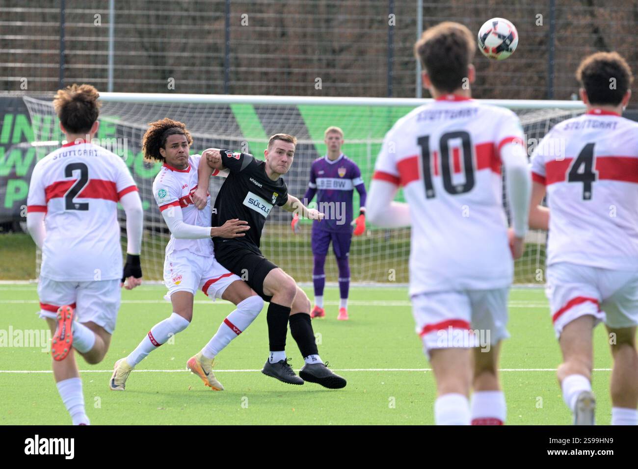 Simon Klostermann (TSG Balingen, #26) im Zweikampf mit Elijah Scott (VfB Stuttgart U19, #5) TSG ...