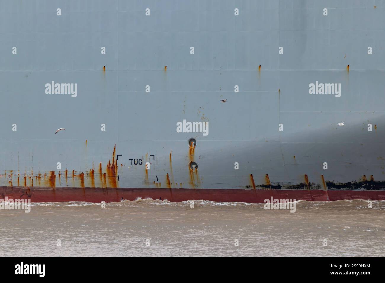 Water line ships hull with Panama chocks Stock Photo - Alamy