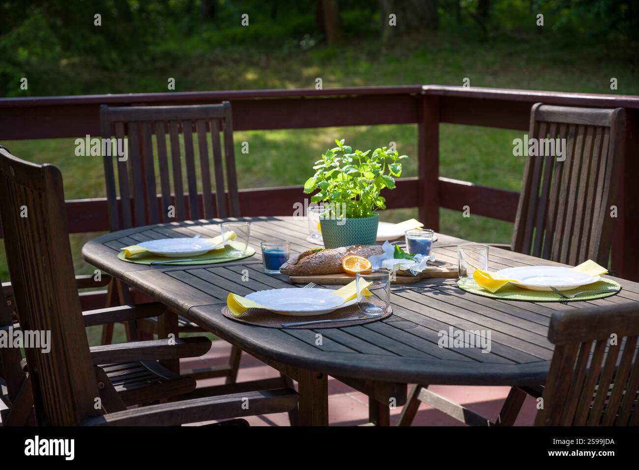 Fresh air dining hi-res stock photography and images - Alamy
