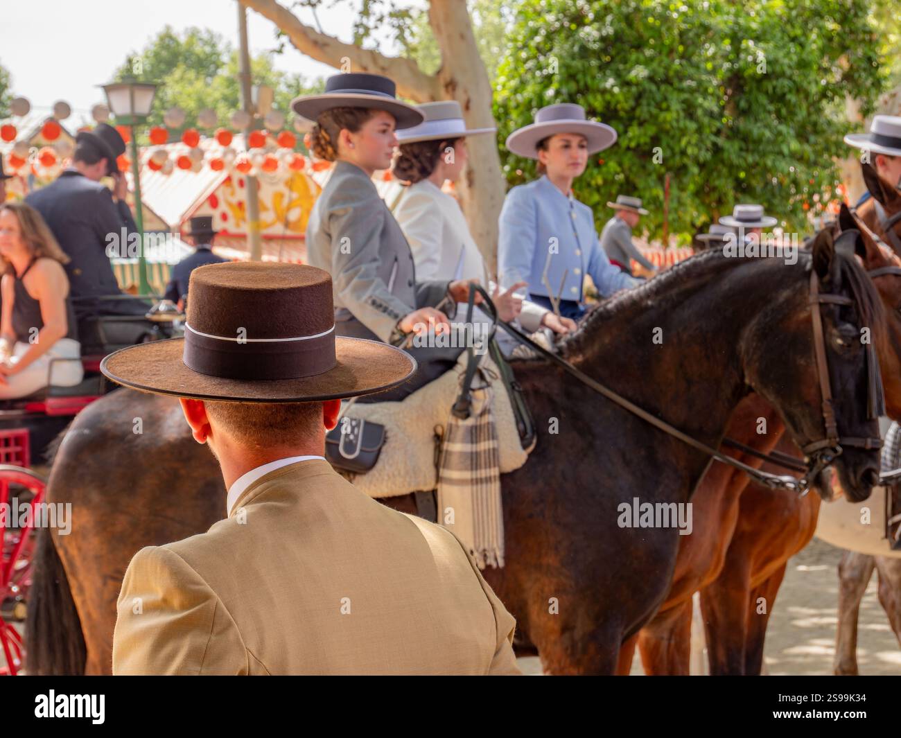 Women in festival attire hi-res stock photography and images - Alamy