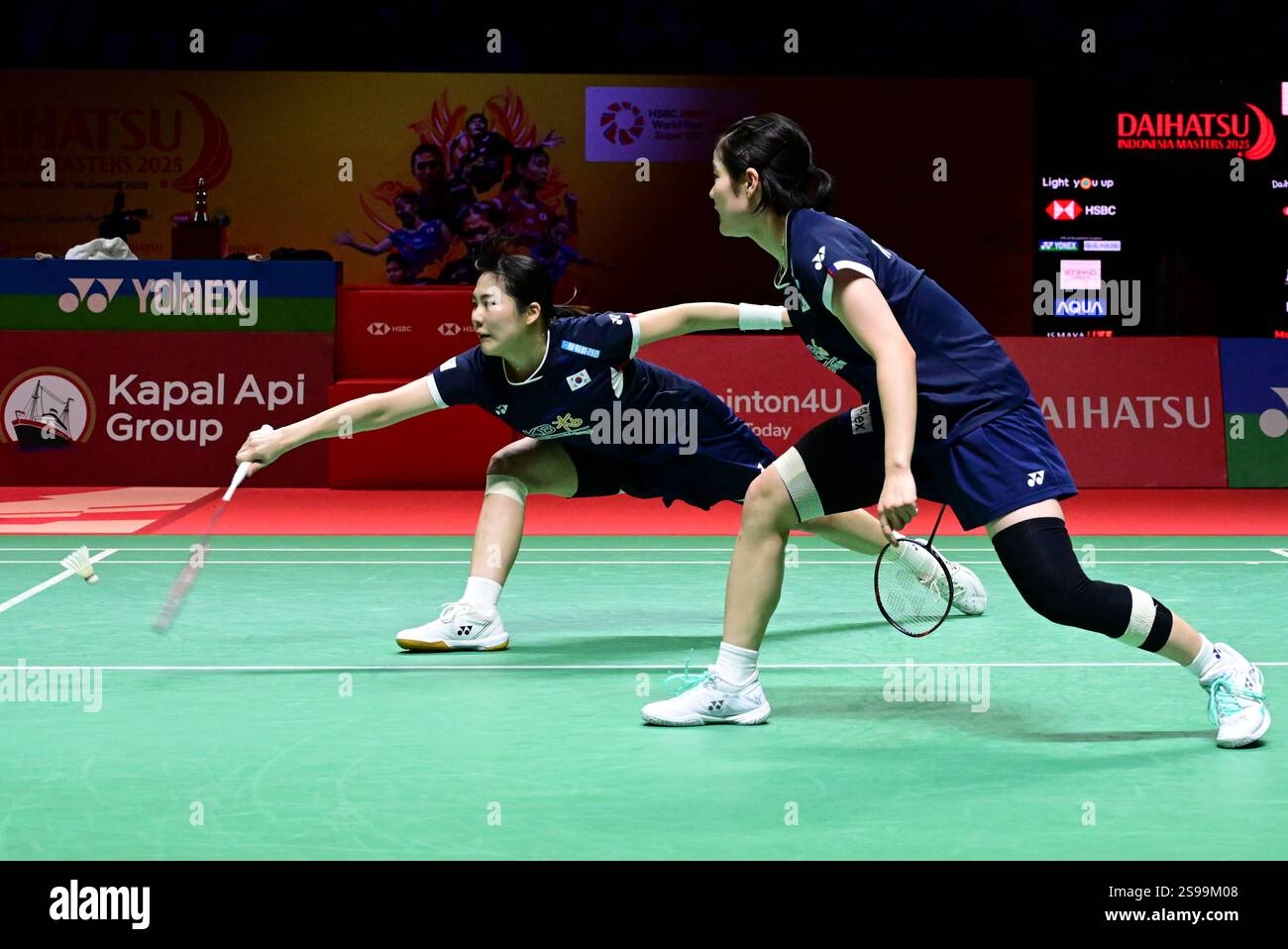 (250125) -- JAKARTA, Jan. 25, 2025 (Xinhua) -- Lee Yeon Woo (L)/Lee Yu ...