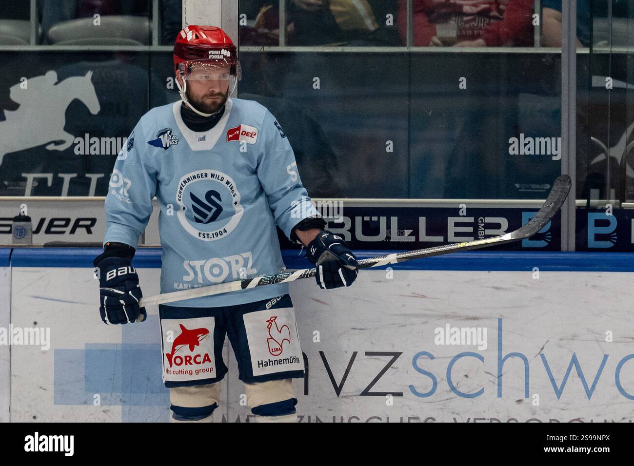 Ben Marshall (Schwenninger Wild Wings, #54) beim Warmup. GER ...