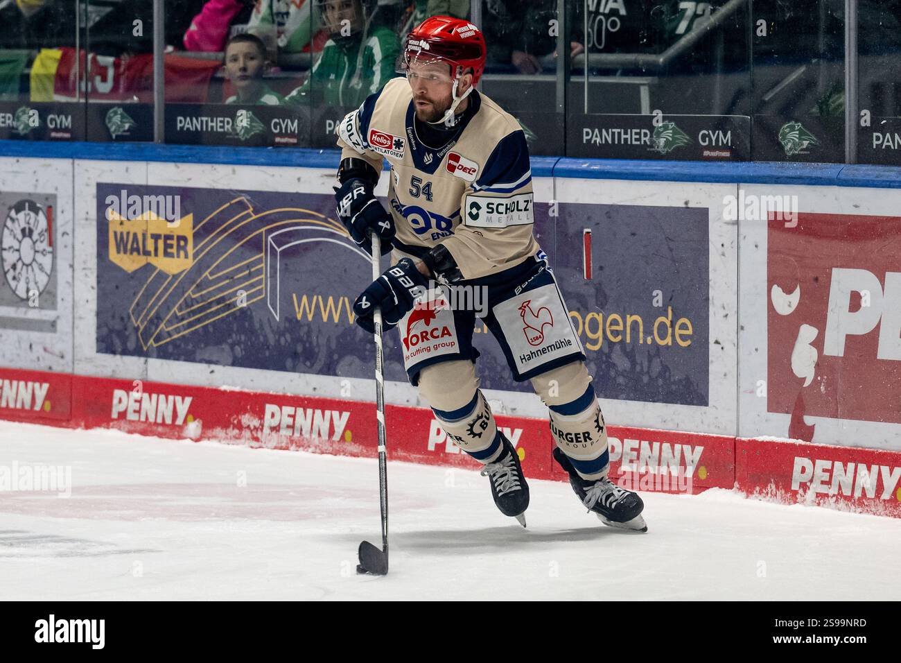 Ben Marshall (Schwenninger Wild Wings, #54). GER, Augsburger Panther vs ...