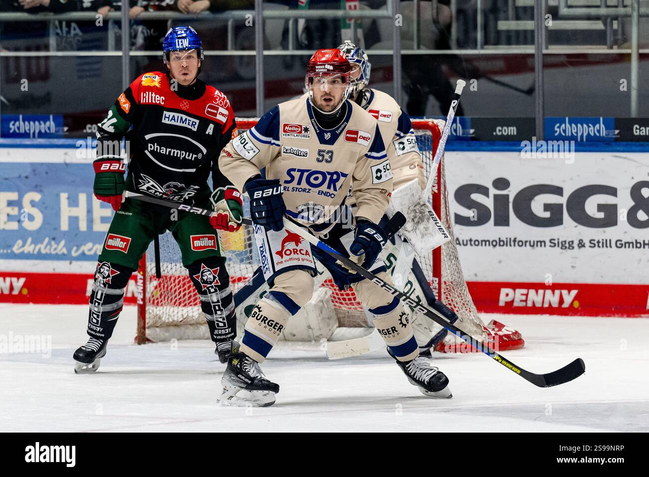 Alex Trivellato (Schwenninger Wild Wings, #53) verteiidigt gegen T.J. Trevelyan (Augsburger ...