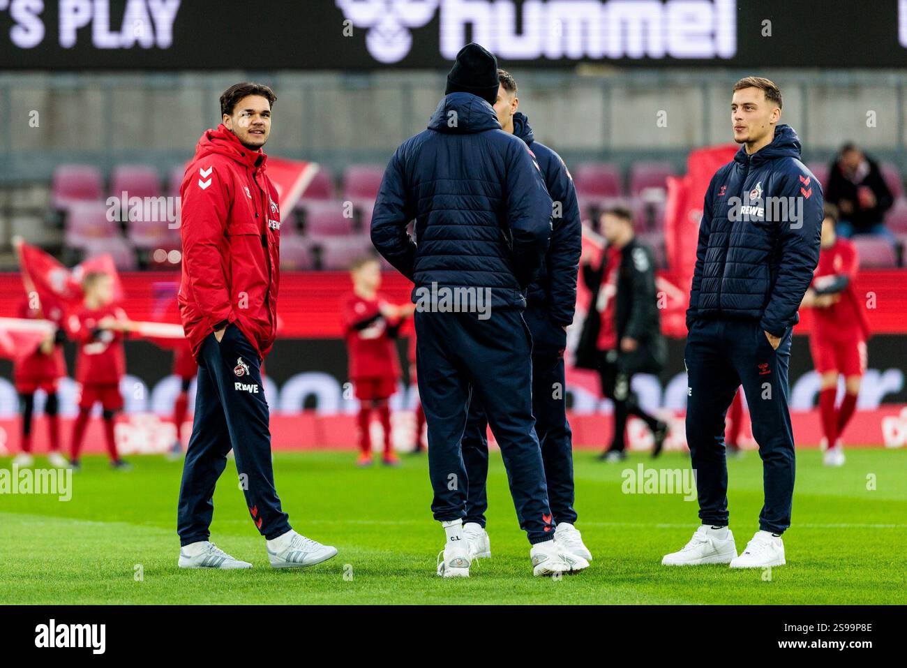 Max Finkgr?fe (1. FC K?ln, 35) w?hrend der Platzbegehung 2. Fu?ball Bundesliga, 1. FC K?ln - SV ...