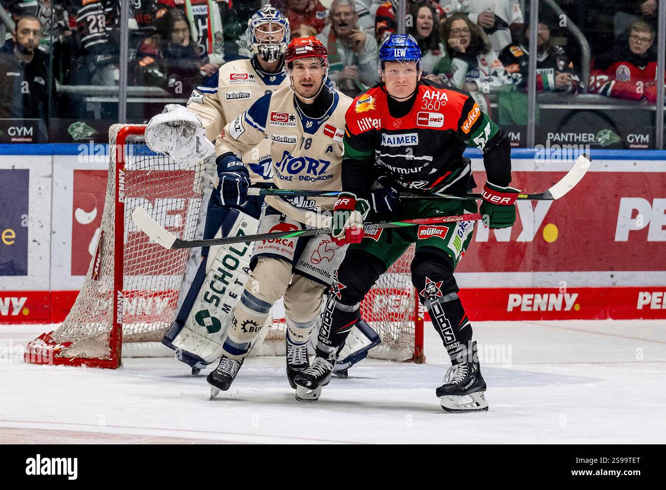Daniel Neumann (Schwenninger Wild Wings, #18) verteidigt gegen ...