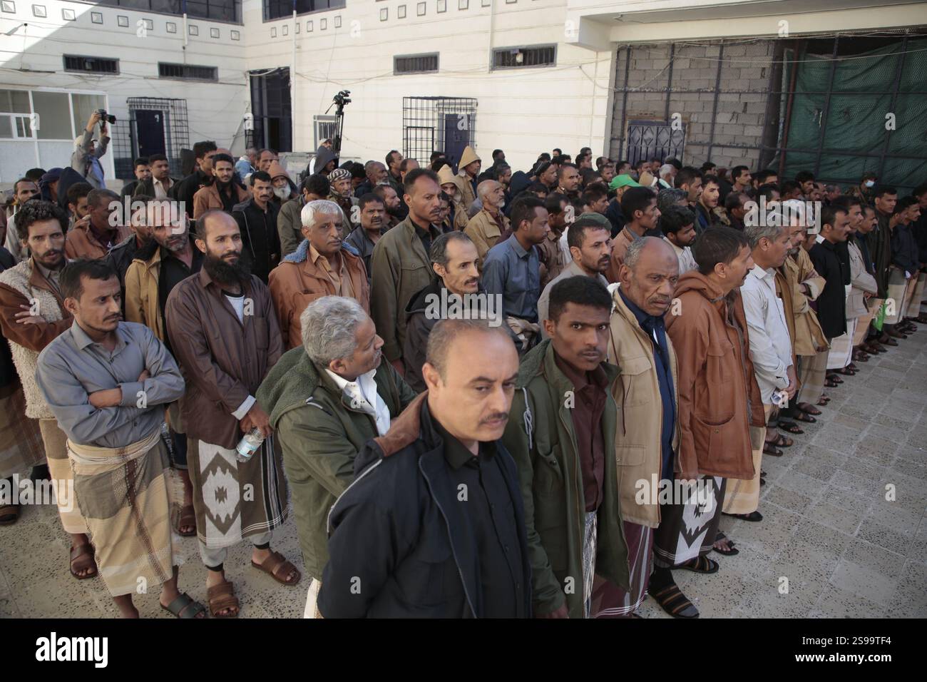 25 January 2025, Yemen, Sanaa: Yemeni prisoners pictured ahead of their ...