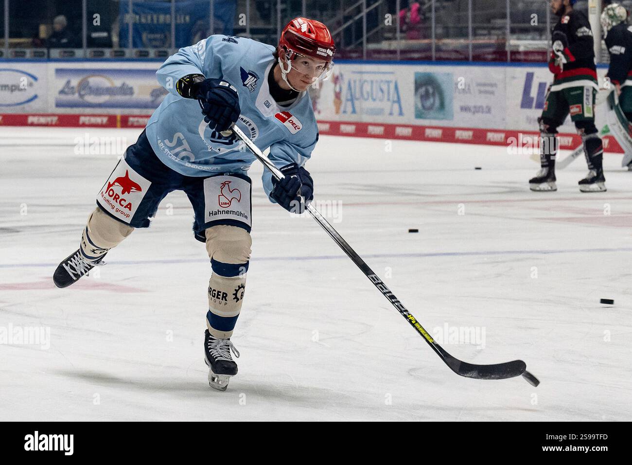 Boaz Bassen (Schwenninger Wild Wings, #64) beim Warmup. GER, Augsburger ...