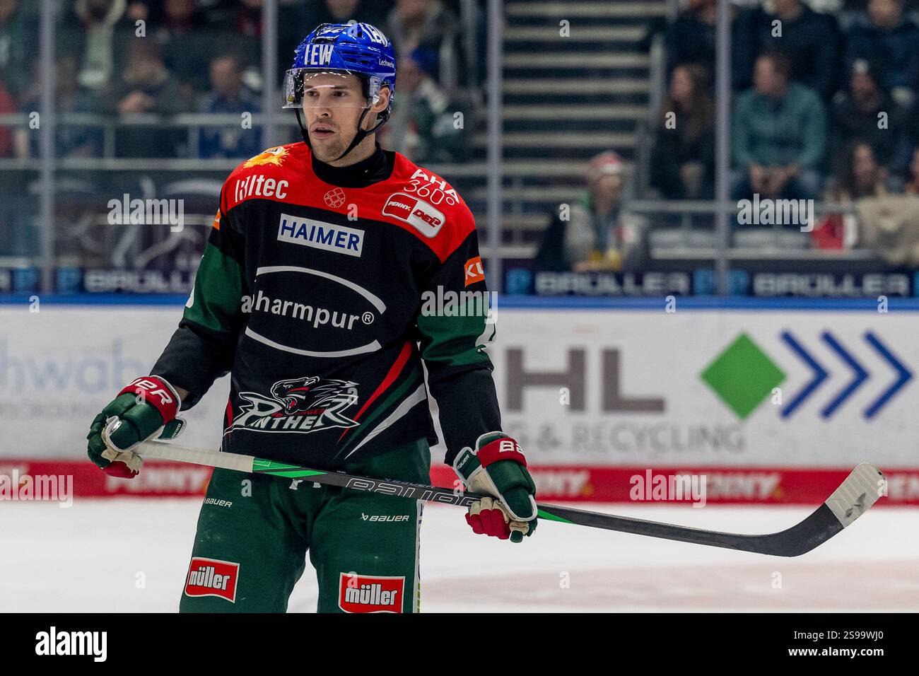 Nolan Zajac (Augsburger Panther, #44). GER, Augsburger Panther vs ...