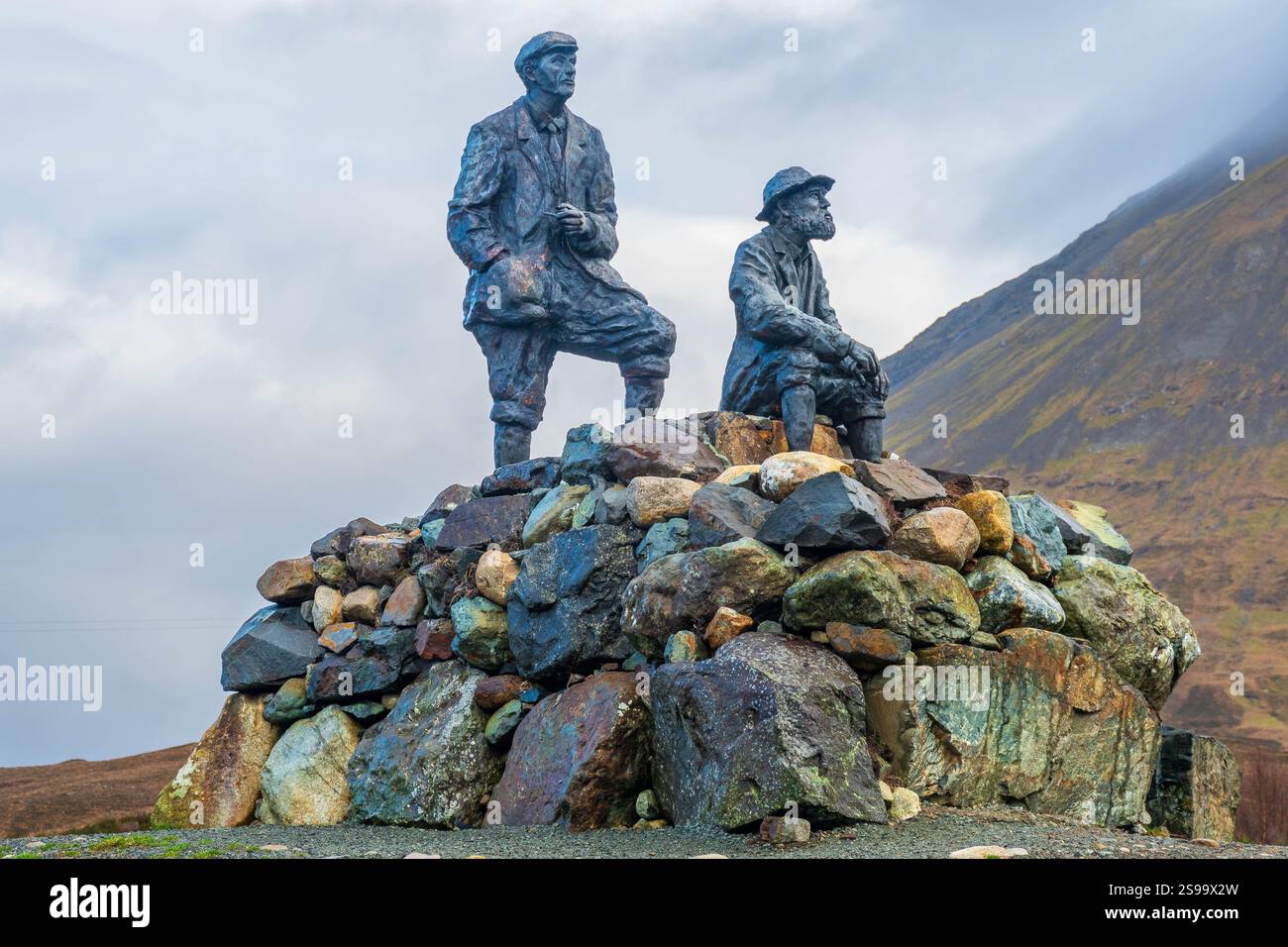 Collie and MacKenzie Statue, Sligachan, Isle of Skye, Scotland, UK ...