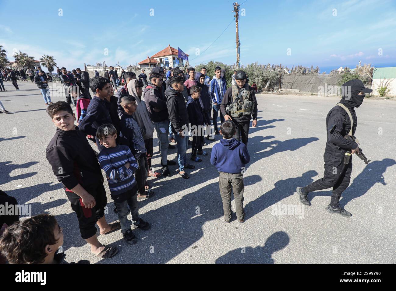 Palestinian police take measures at the check point on Al-Rashid Street ...