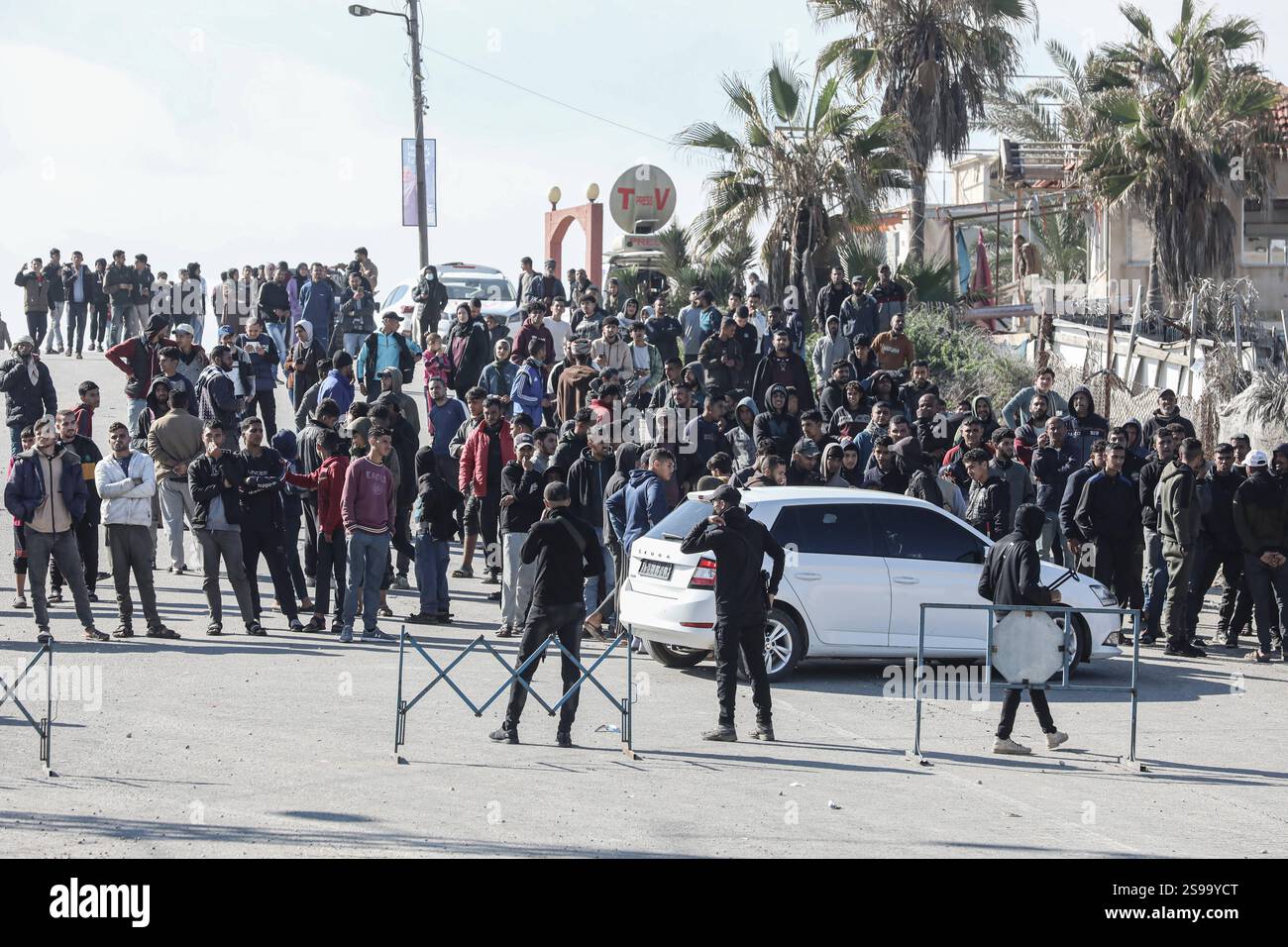 Palestinian police take measures at the check point on Al-Rashid Street ...