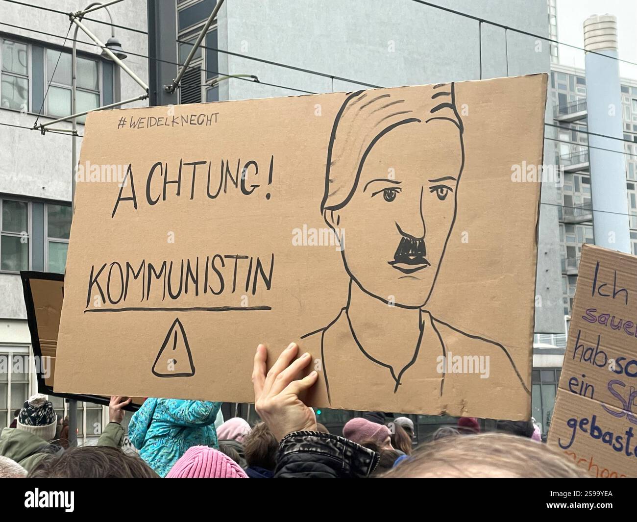 25 January 2025, North Rhine-Westphalia, Cologne: At a demonstration ...