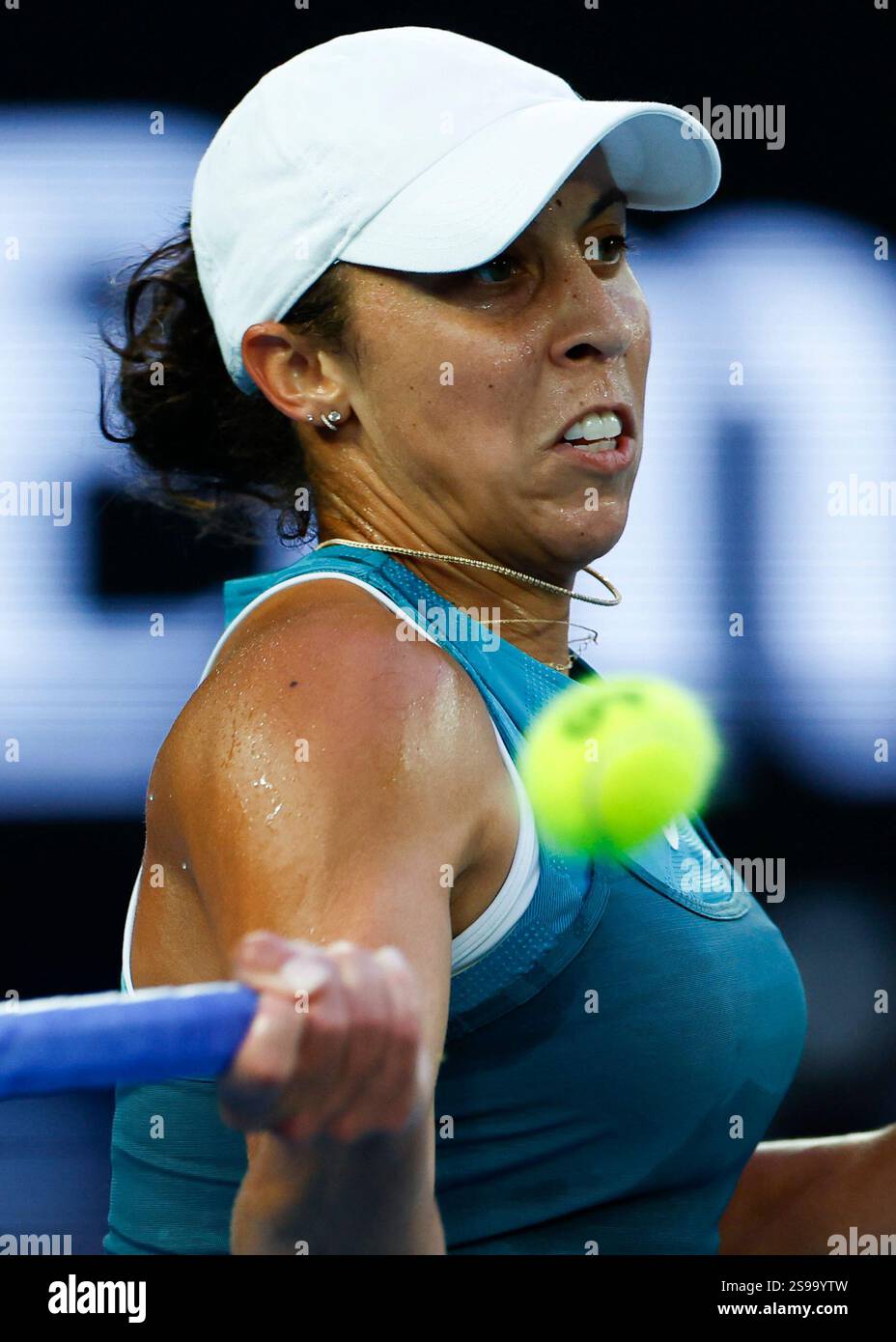 (250125) -- MELBOURNE, Jan. 25, 2025 (Xinhua) -- Madison Keys hits a ...