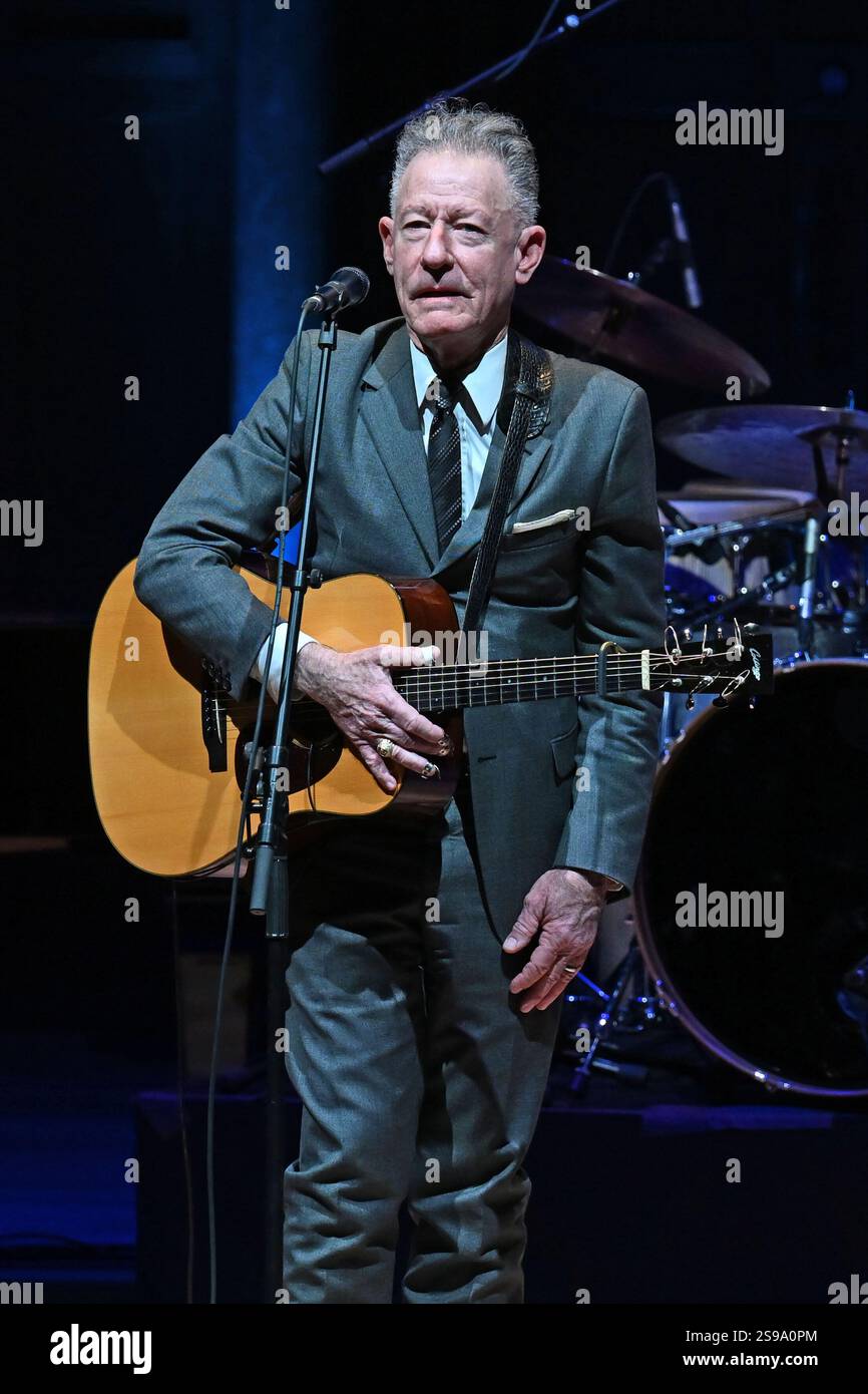 LONDON, ENGLAND - JANUARY 24: Lyle Lovett performing at Cadogan Hall ...