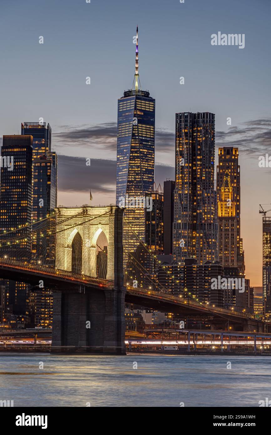 The famous Brooklyn Bridge and the World Trade Center in New York after ...
