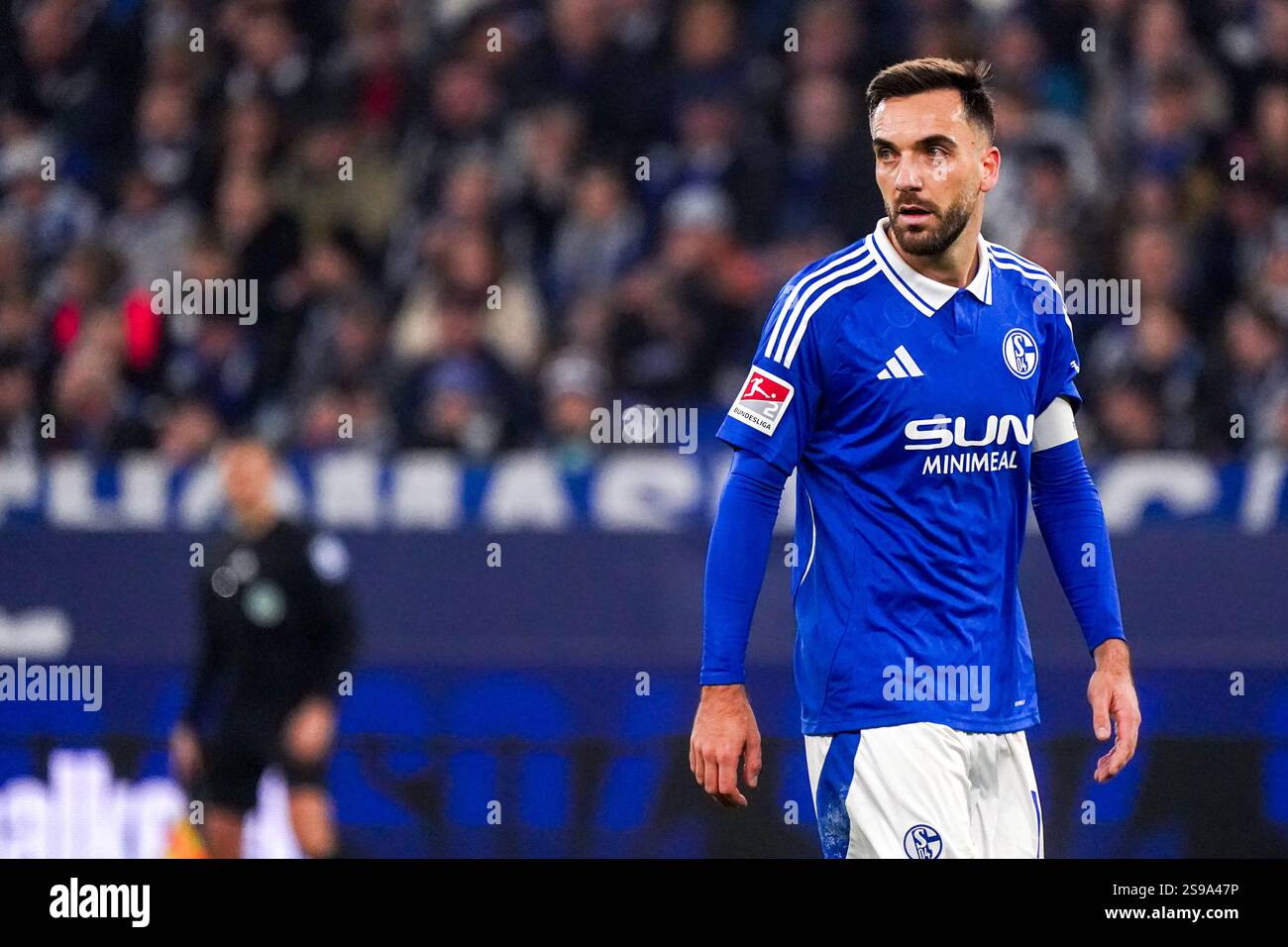 GELSENKIRCHEN, NETHERLANDS - JANUARY 25: Kenan Karaman of FC Schalke 04 looks on during the 2 ...